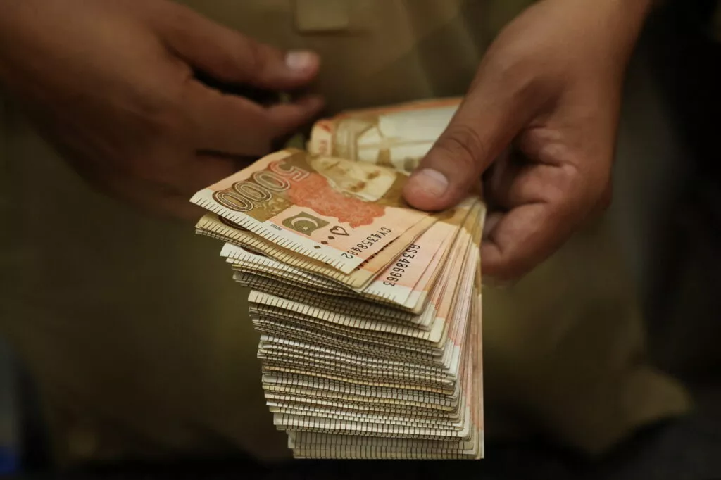 Will Pakistan's economy collapse with private sector credit crashing 79 ...